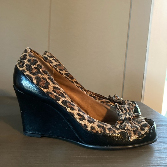 AEROSOLES | Shoes | Ladies Aerosoles 3 2 Wedge Peek A Boo Toe Shoes ...